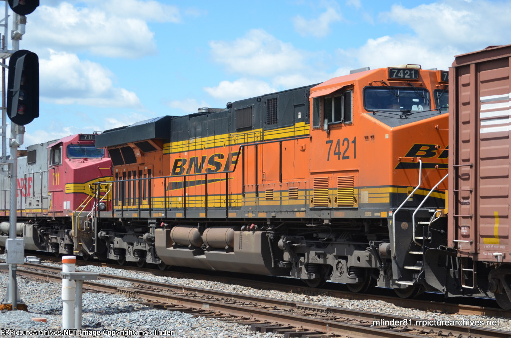 BNSF 7421